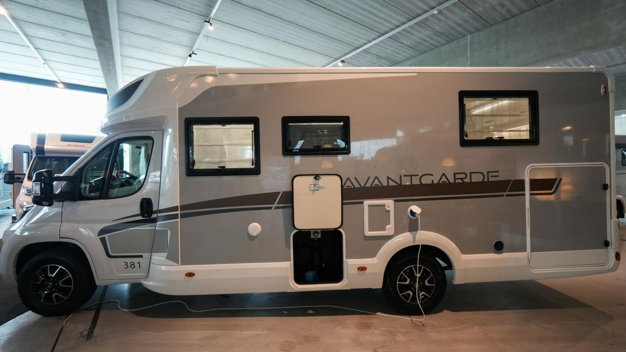 Avantgarde 381 FORD - McLouis Avantgarde