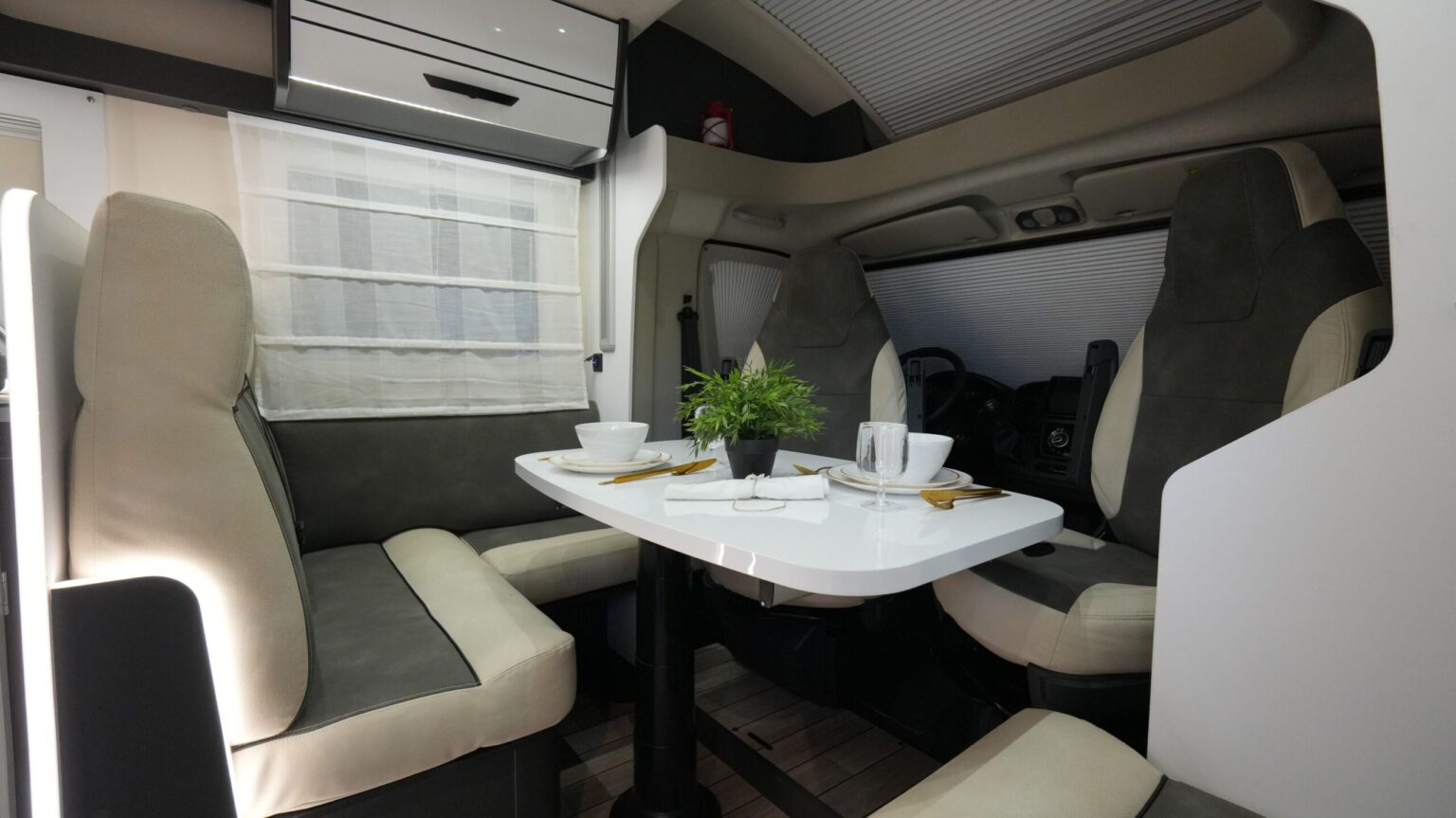 Avantgarde 379 FORD - McLouis Avantgarde