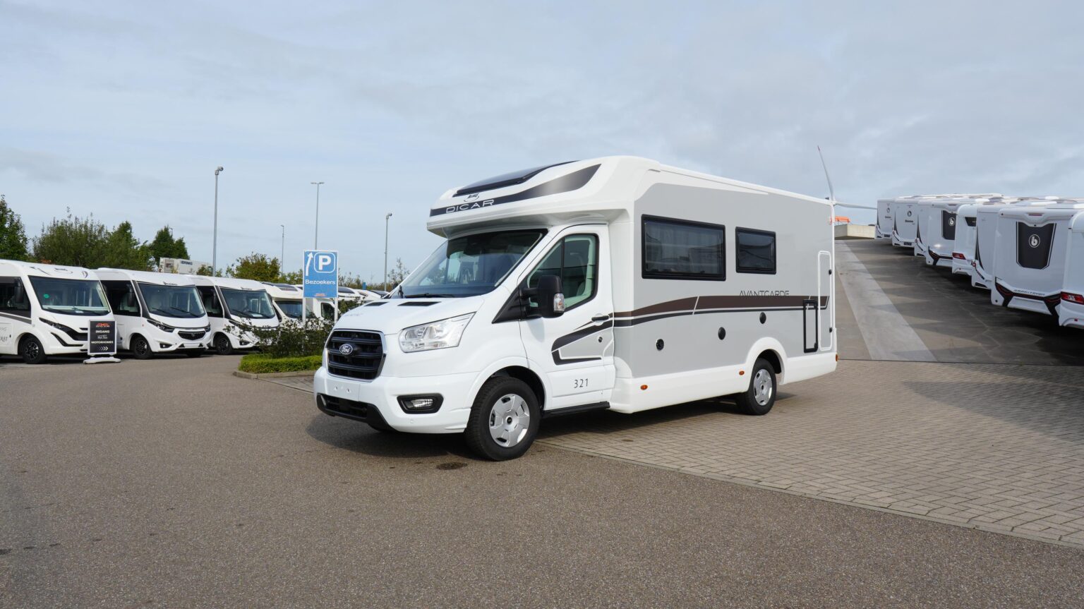 Avantgarde 321 FORD - McLouis Avantgarde